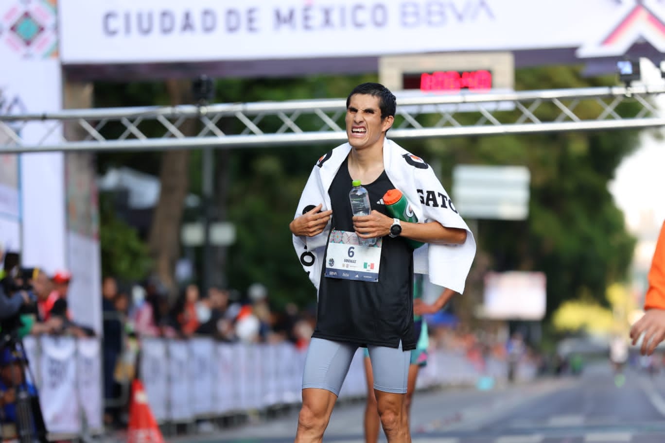 Paco Llamas pone en alto a Guanajuato Capital en el Medio Maratón CDMX ...