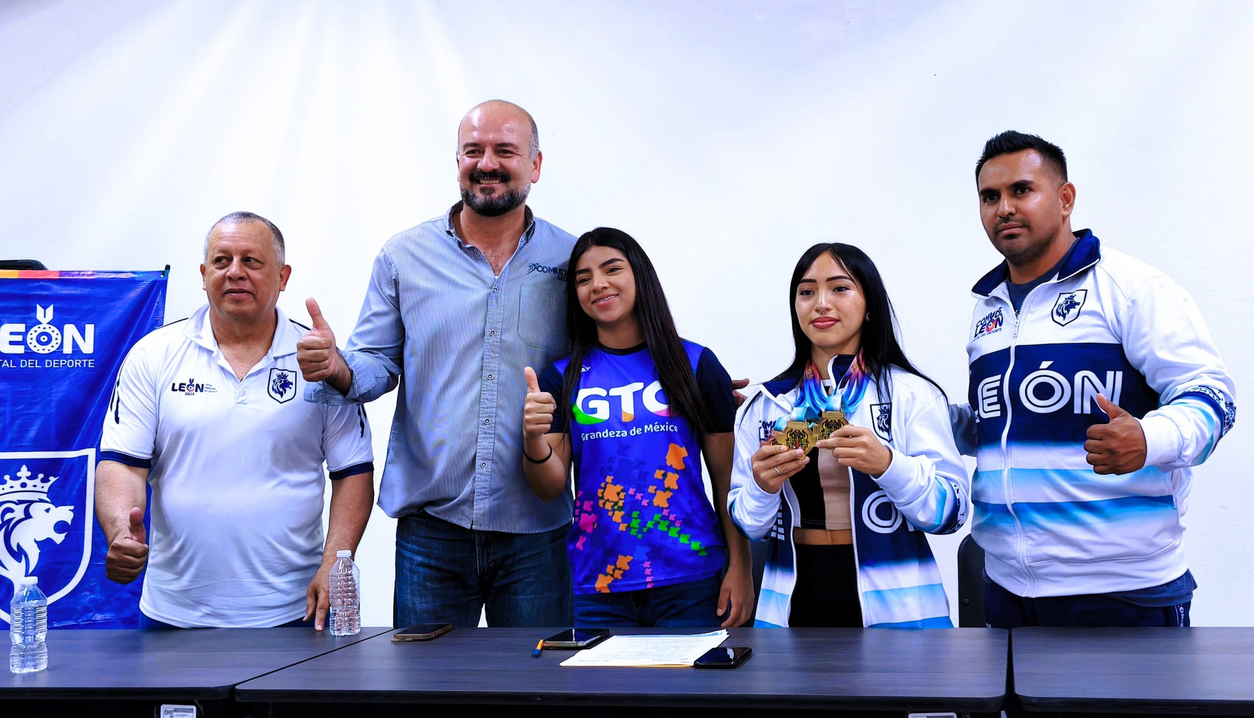 Las halteristas Kelly López y Jocelin López regresan de Lima, Perú como ...