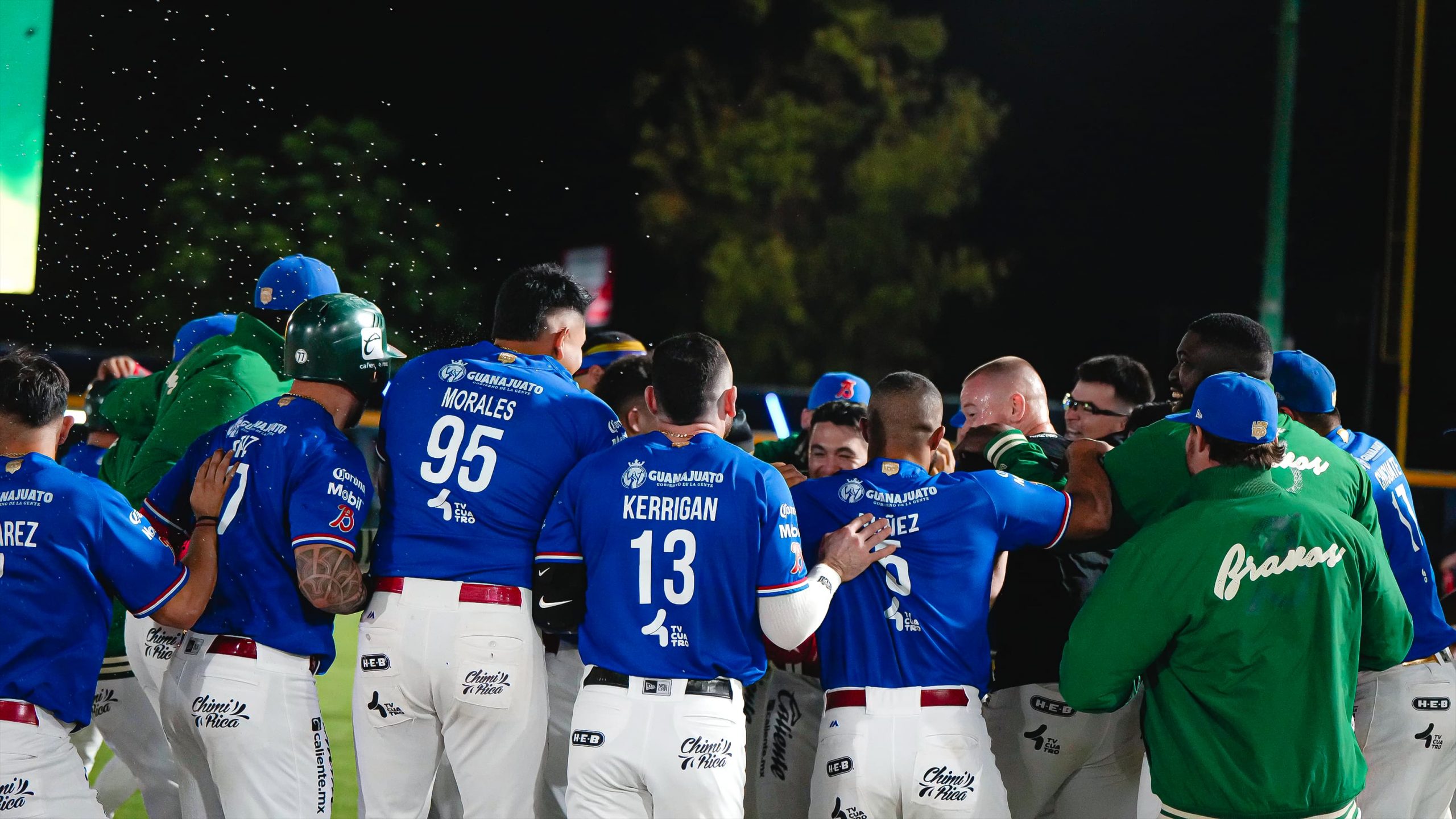 “Tavo” Álvarez y Russell Vásquez se unen al cuerpo técnico de Bravos de ...