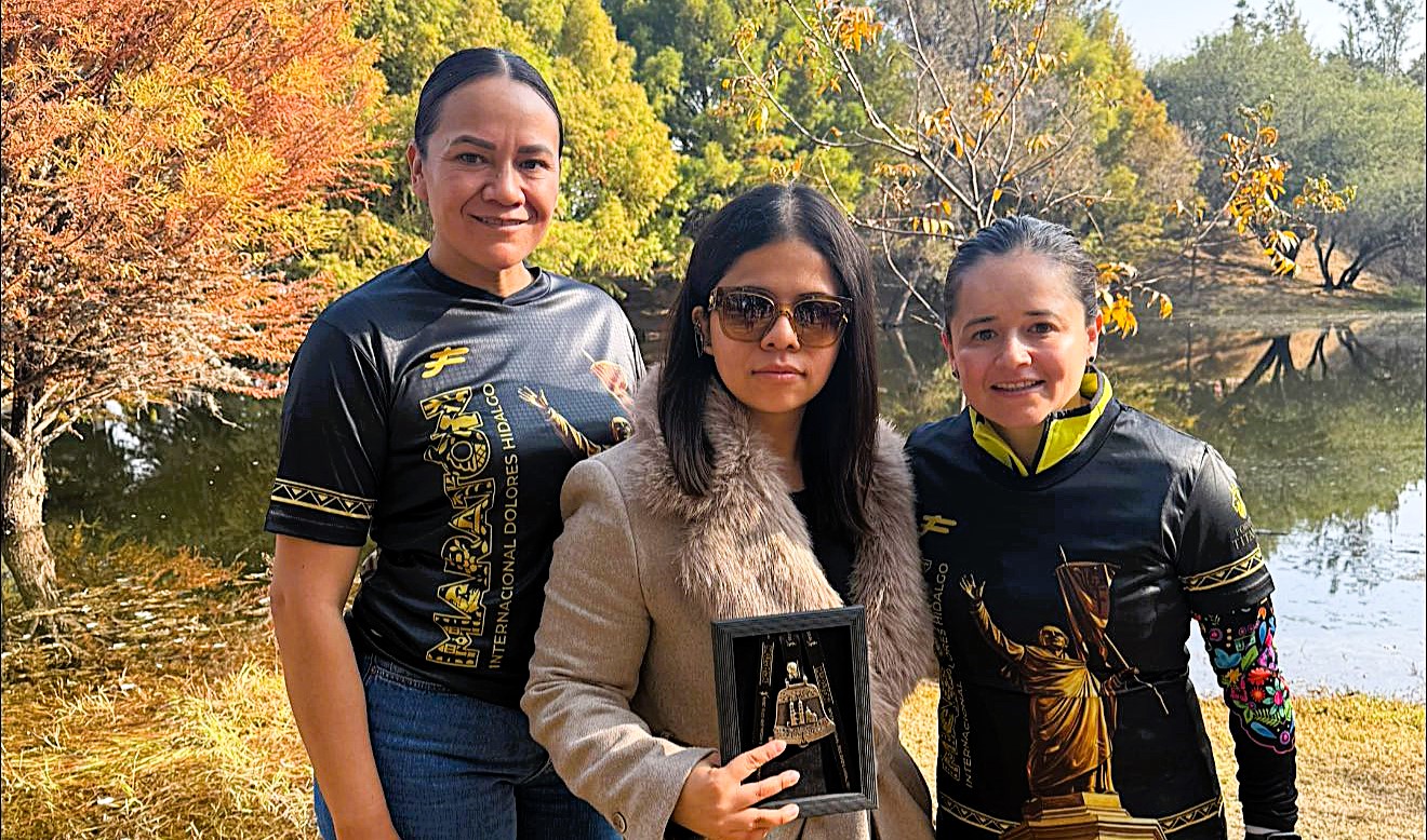 Presentan la playera y medalla oficial del Maratón Internacional ...